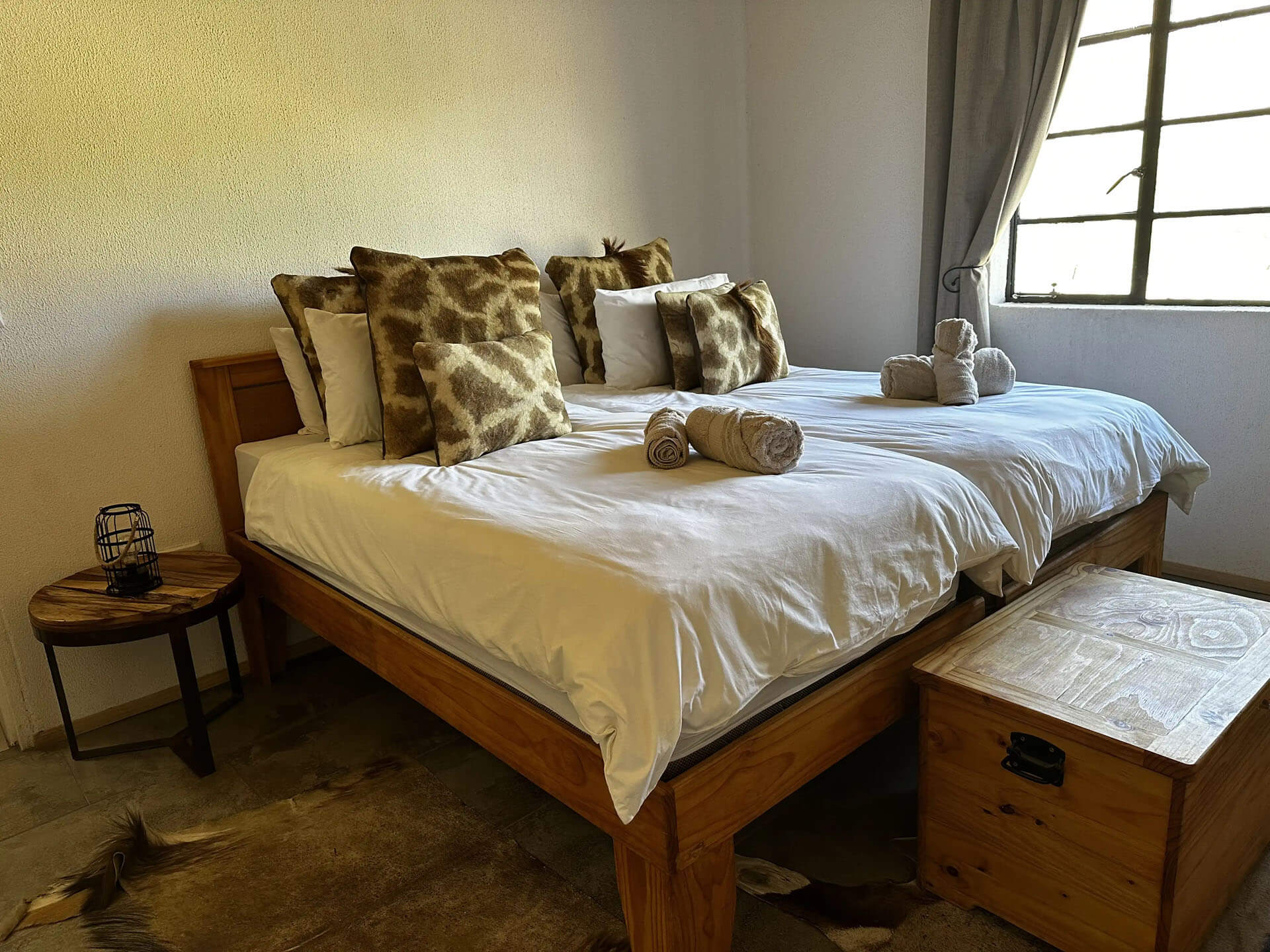 Giraffe room - Daybreak Namibia